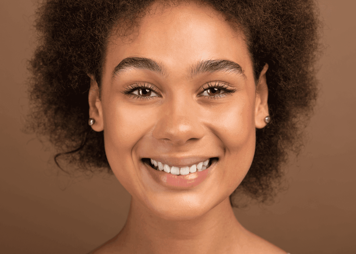 The Art of Less: Minimalist Makeup Tips for Busy People