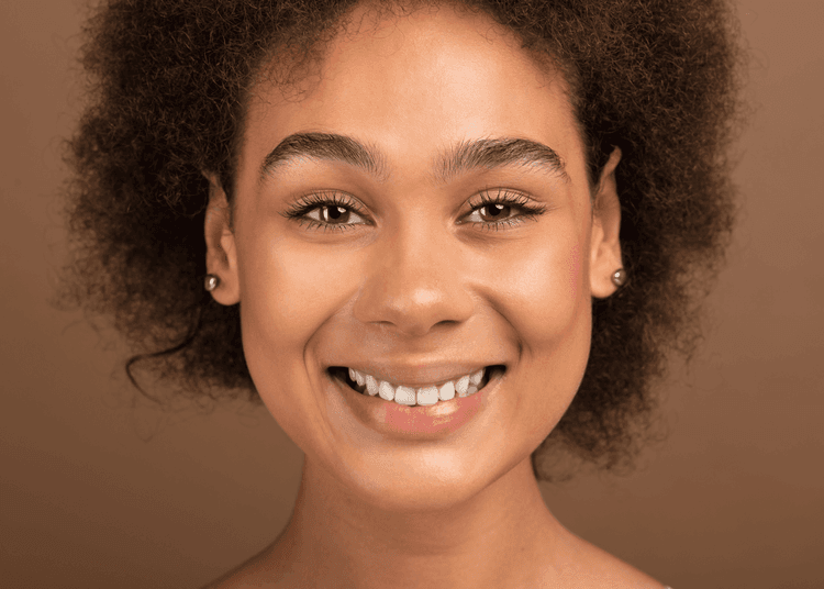 The Art of Less: Minimalist Makeup Tips for Busy People